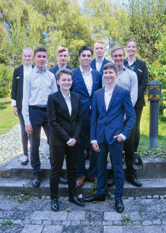 ED-live: Neun neue Azubis starten bei den Genossenschaftsbanken in der ...